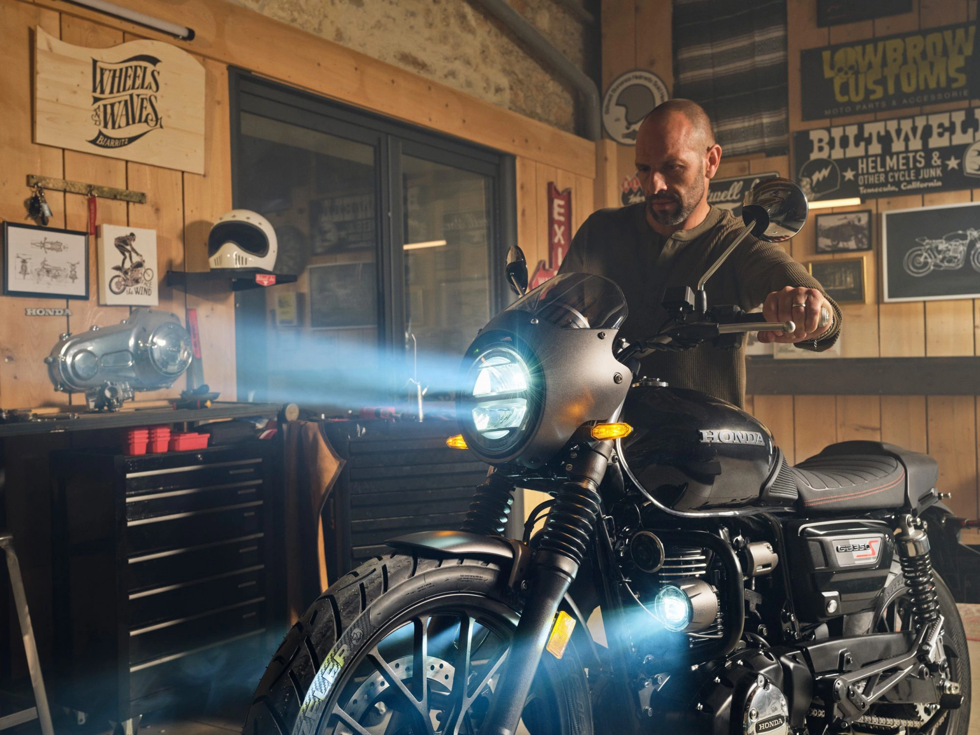 Honda GB350S Naked | Honda Moto